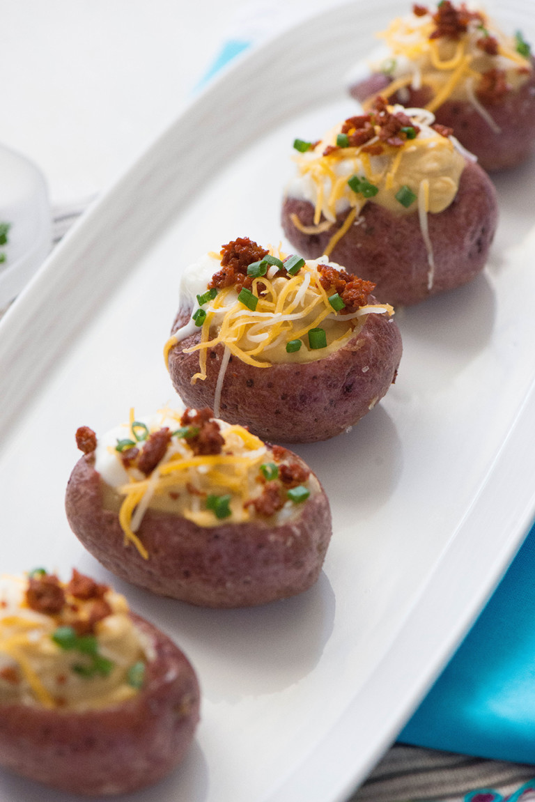 Hummus Loaded Red Potatoes - Nibbles and Feasts