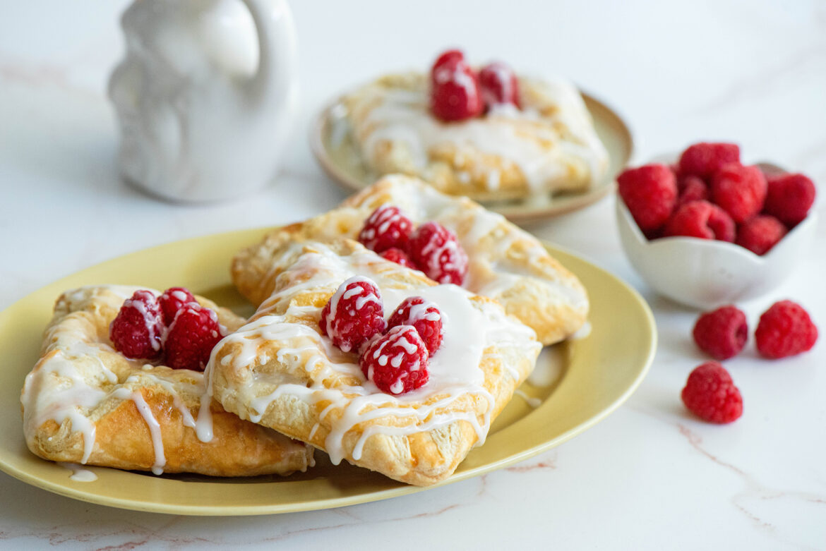 Cheese Danish | Danes de Queso - Nibbles and Feasts